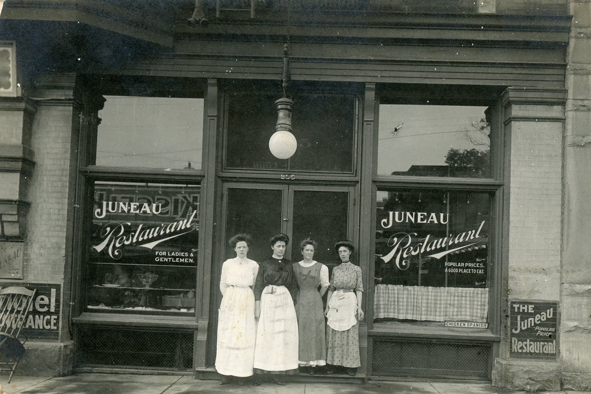 Millie at the Juneau Restaurant in Milwaukee (1911) – Tokens of ...